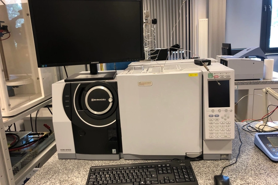 Szczegóły aparatury - Chromatograf gazowy GC-MS/TCD – Shimadzu GCMS ...